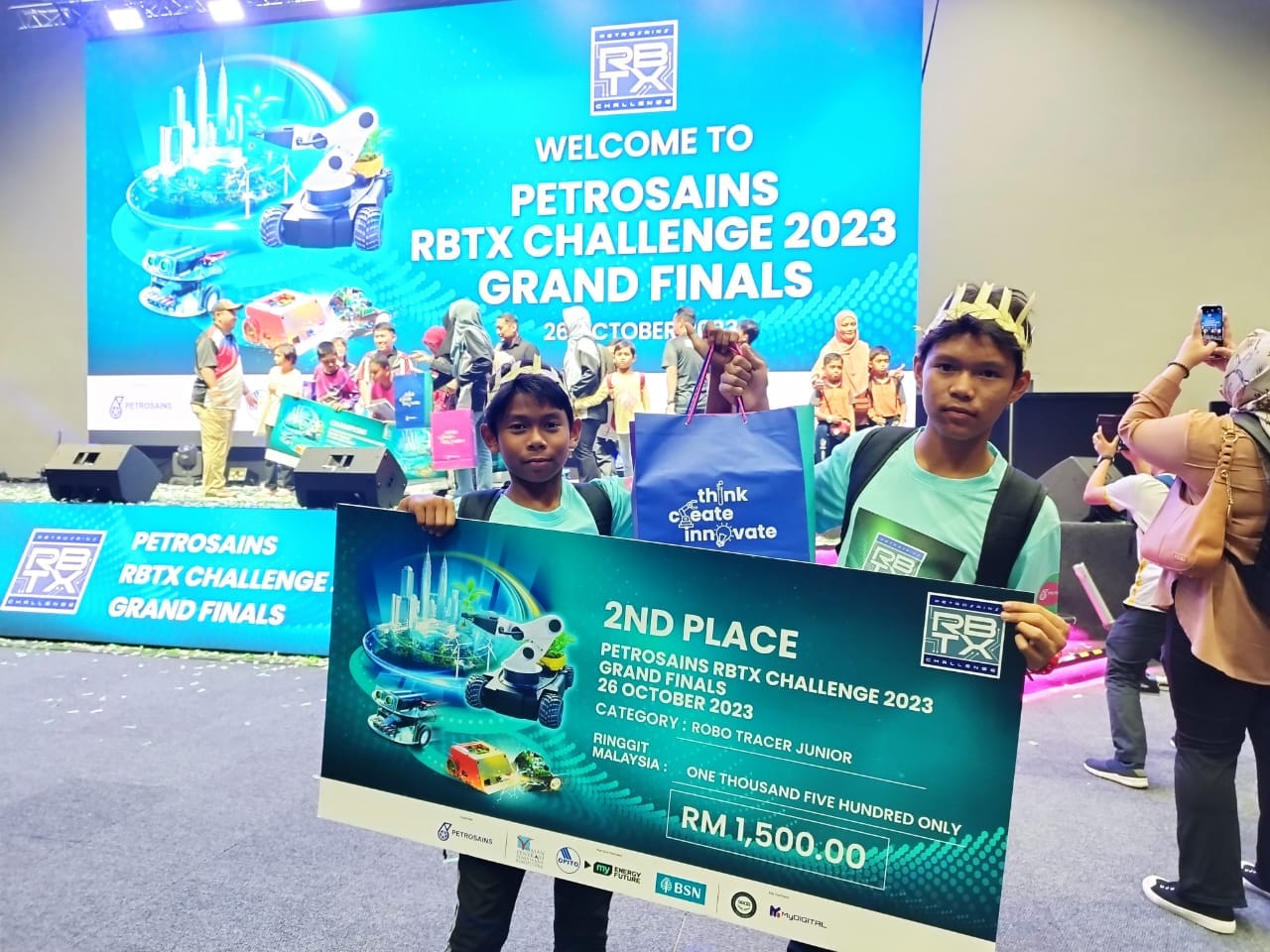 Dua murid Orang Asli wakili negara ke Make X 2023 International ...