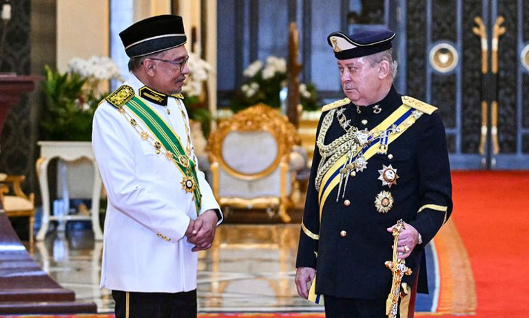 PM Anwar ikrar taat setia kepada Yang di-Pertuan Agong, Sultan Ibrahim, junjung kasih buat Al ...